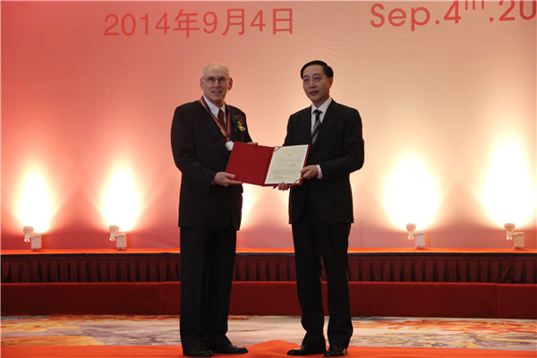 商学院JD. Steven D. Fieldman教授荣获2014年上海市“白玉兰纪念奖”